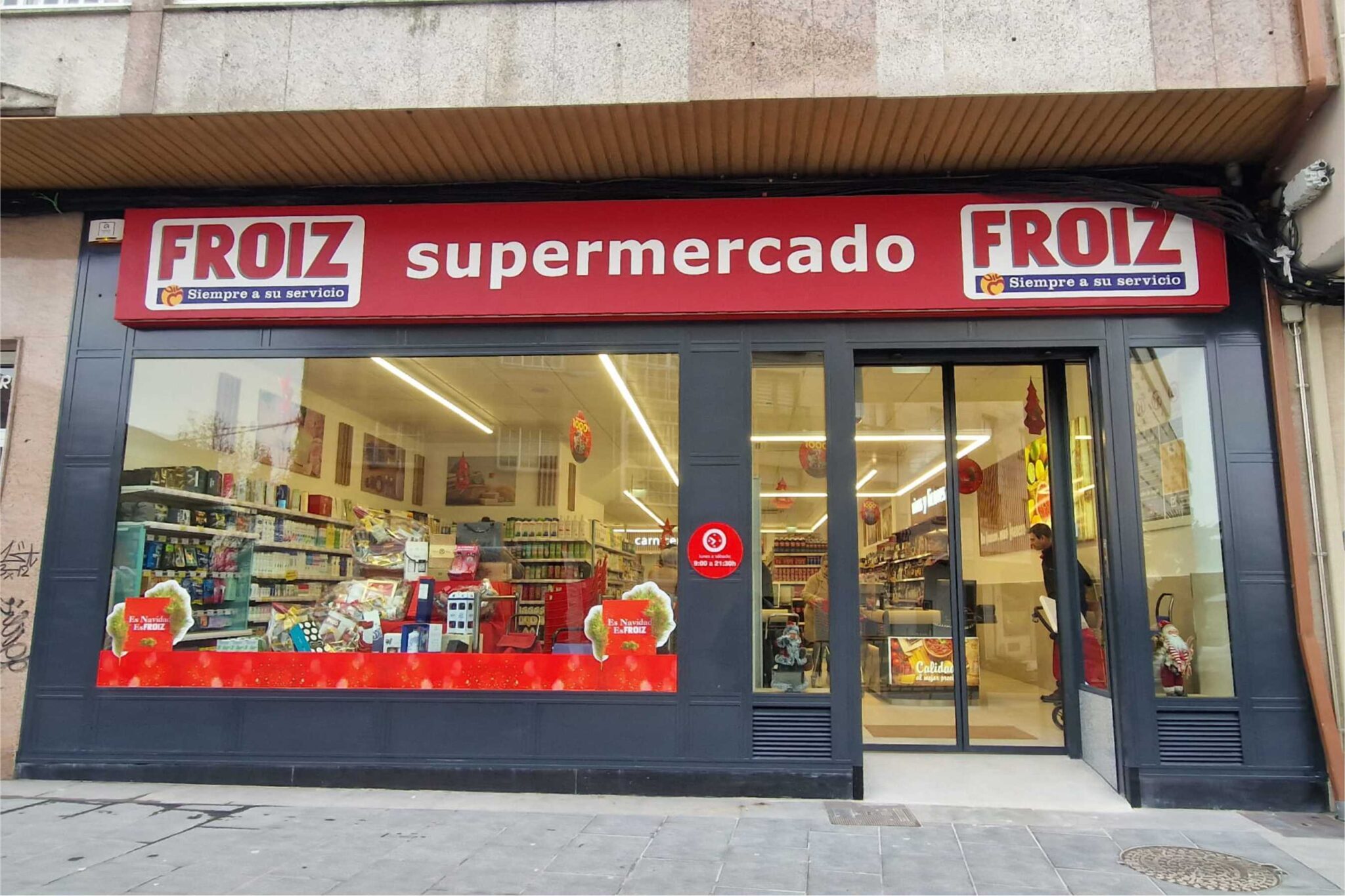 Reformado o supermercado Froiz de Marín (Pontevedra) situado en c ...