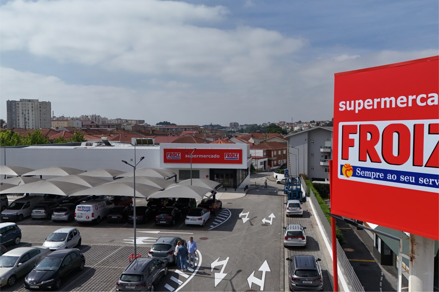 Inauguración de un supermercado Froiz en Porto, Portugal ...